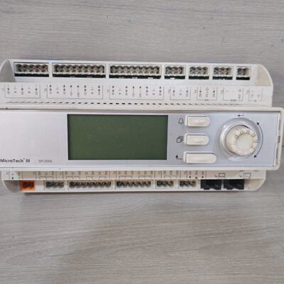 SIEMENS POL687.70MCQ MicroTech III MT3006 BASE CONTROLLER  T