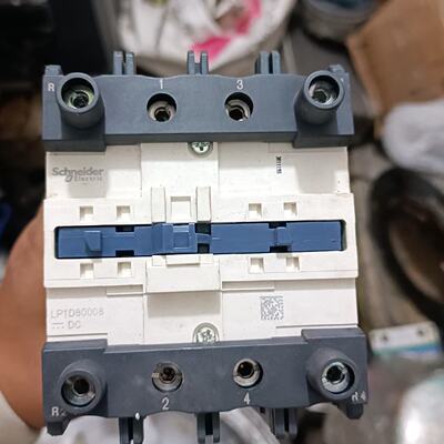 施耐德lC1D80008未使用没有包装实物拍摄拍前询价