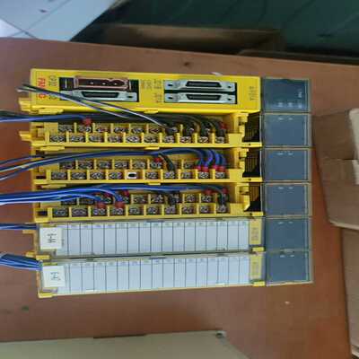 FANUCPlc一套成色如图型号分别是A30b-0(亚飞商行）
