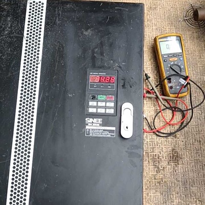 正弦变频器75kwEM330B0753C实物拍摄成色