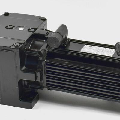 Lenze Servomotor MCA10I40RS0B0 Lenze Getriebe G50BH121MVAR3C