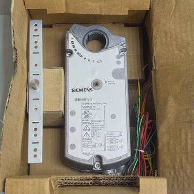 Siemens GGD126.1U 142 lbIn  24VAC Schalter Stellmotor