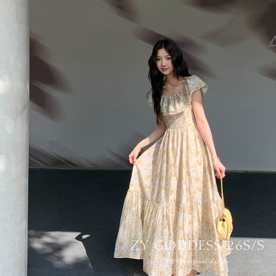 ZY GODDESS-茶歇漫游花间气质小黄花一字肩荷叶边碎花高腰连衣裙