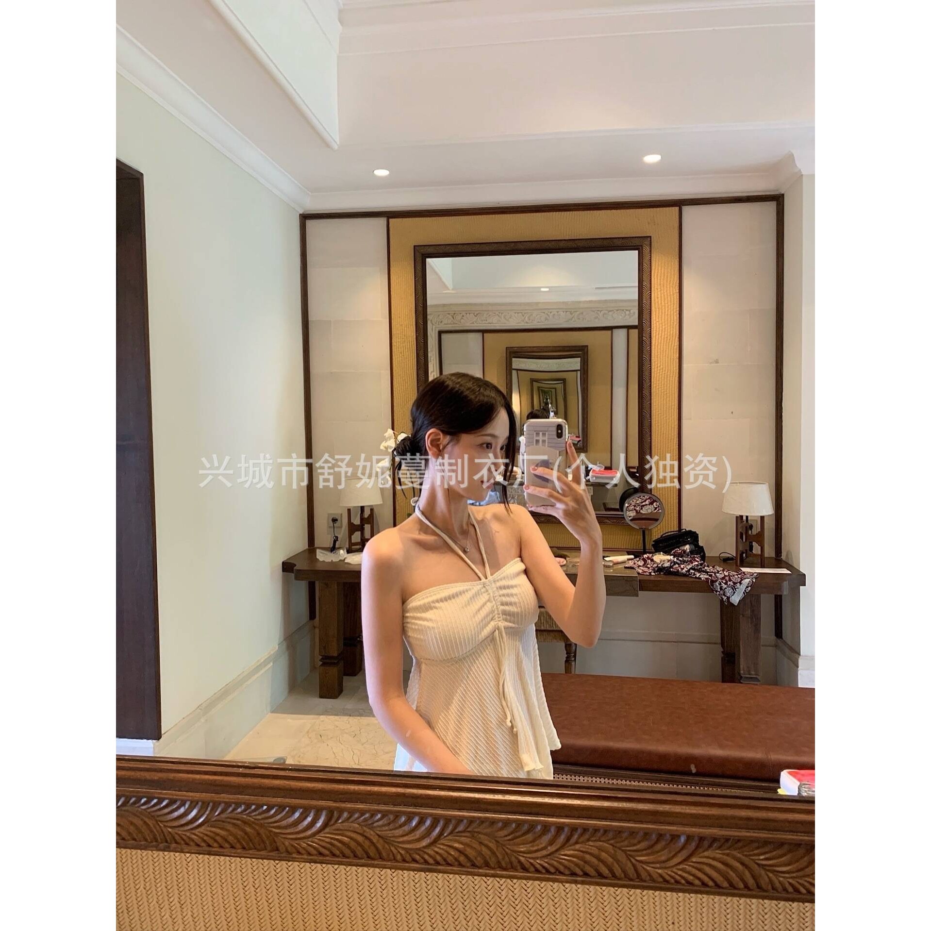 少女游泳衣性感小胸显瘦温泉分体泳衣ins性感抹胸挂脖比基尼泳装