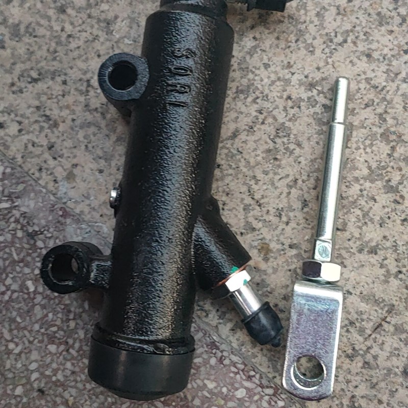徐工中驾驶室的离合器总泵分泵离合器总泵离合器总泵