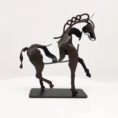 Horse Sculpture Adonis铁马雕塑阿多尼斯镂空桌面装饰摆件带灯串