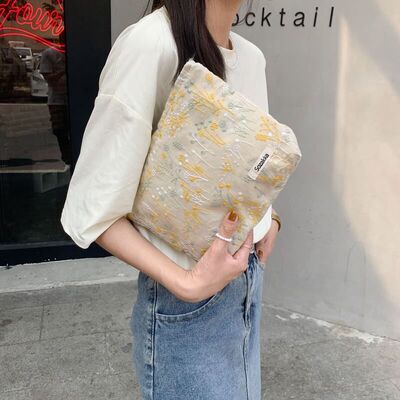 大容量23022零钱包 精致女生刺绣化妆包随身收纳袋便携碎花手拿包