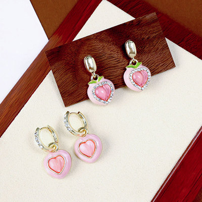 粉色水蜜桃心银针耳钉