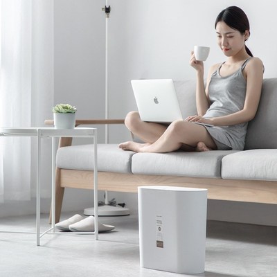 茶花柯琳大号按压弹盖式垃圾桶带盖创意客厅卧室家用窄边夹缝纸篓