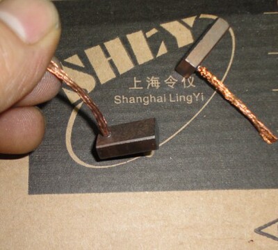5*10*17MM电刷CM8100启动马达中铜碳刷 5X10X17MM