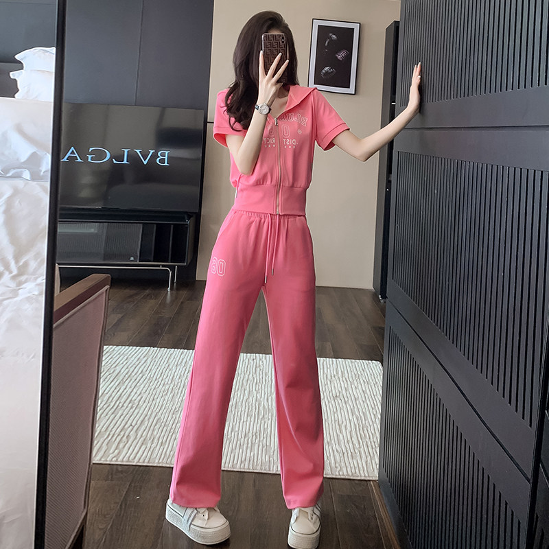 运动休闲套装女夏2025新款收腰显瘦减龄连帽拉链短袖阔腿裤两件套