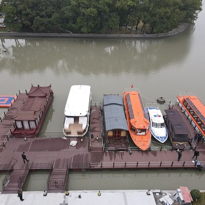 厂家供应水上浮筒平台海上摩托皮划艇浮动码头停船位浮桥现货