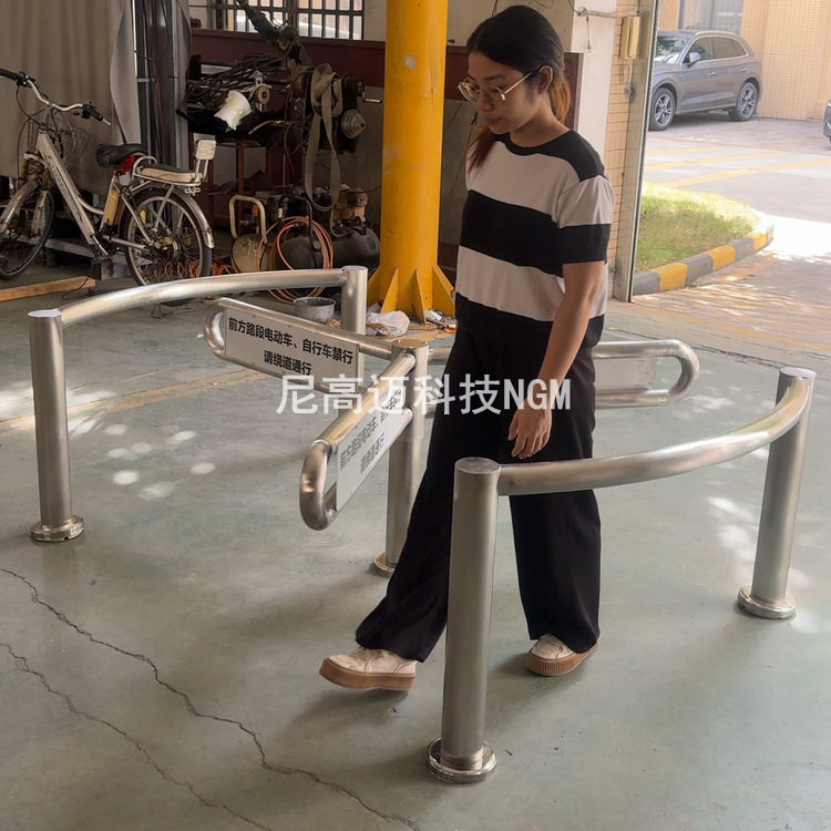 厂家供应公园人员通道单向旋转门360度旋转导向器自行车禁止进入
