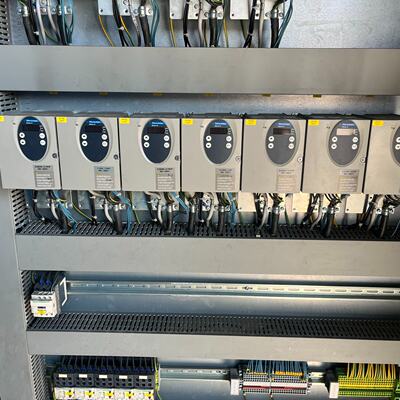 议价A Batch Of  Inverters Very New Condition Fully Packad. C