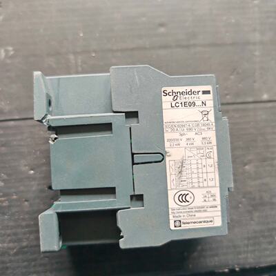 施耐德交流接触器LC1E0901CC5N五个--议价商品
