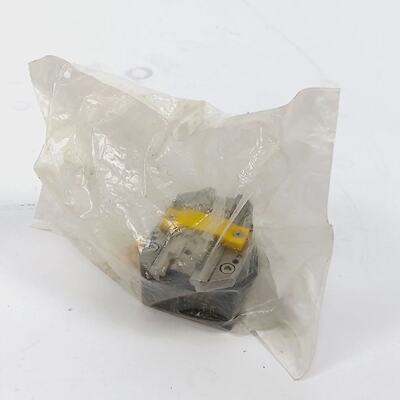 GIMATIC MG0051 Pince Pneumatique AutoCentrante Parallle 28 B