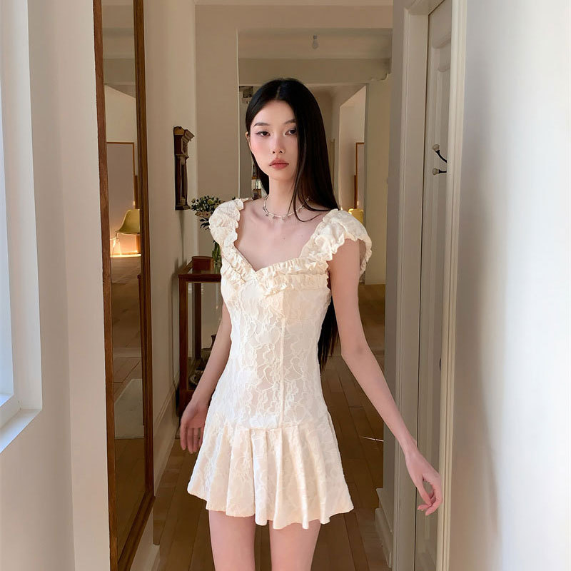 连衣裙女设计感小众提花蕾丝木耳边方领修身显瘦百褶裙短裙背带裙