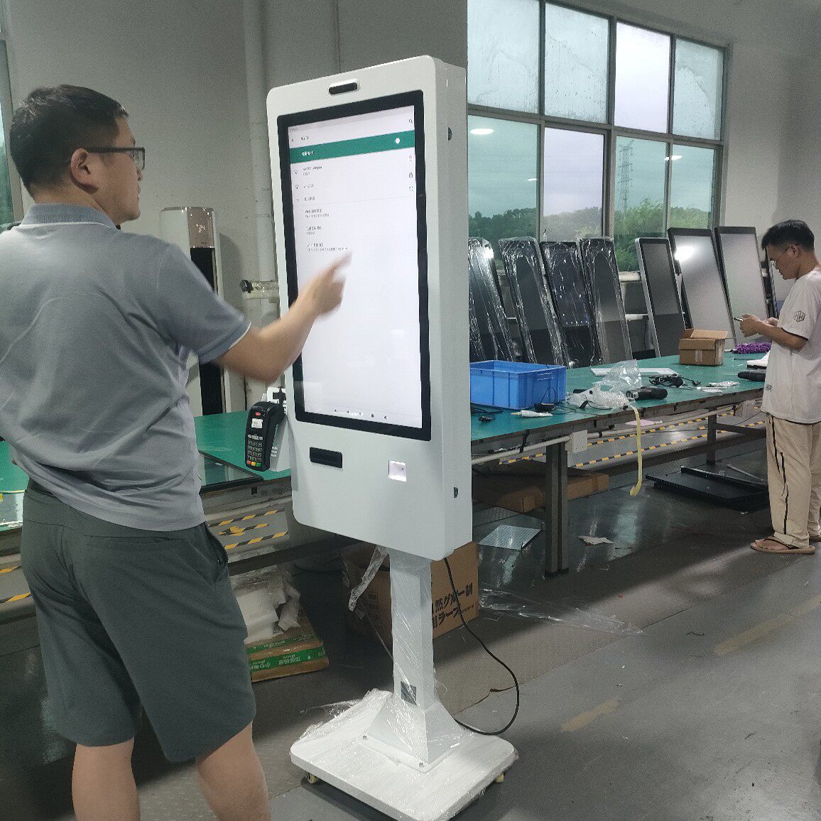 32寸立式点餐机 自助结账收银下单终端机厂家直销