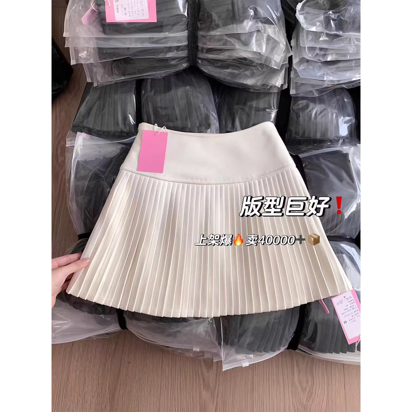 白色毛呢裙子女秋冬季2026新款高腰遮跨a字防走光风琴百褶半身裙