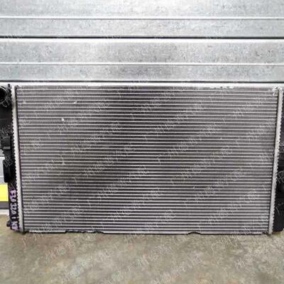 适用宝马318320325328330335LI汽车水箱,宝马E90F35水箱