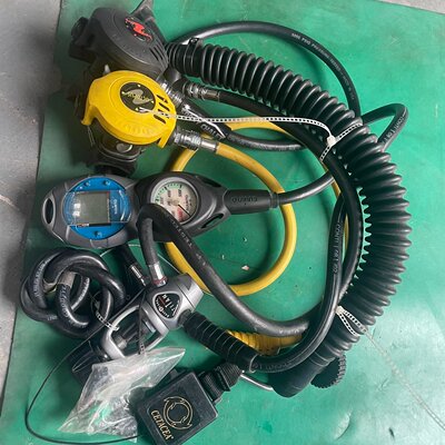 询价进口法国Aqualung潜水呼吸调节器三联表套装，两可维修