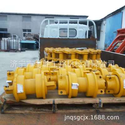 D85EESS-2推土机14X-30-12113/12112链轨总成引导轮14X-12-11102