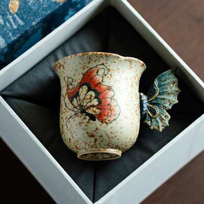 青花火石红品茗杯家用陶瓷纯手绘花弄红蝴蝶单个小茶杯主人杯