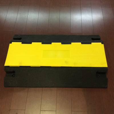 塑料PVC线槽减速带加大型舞台过线板耐用过水管橡胶块2槽盖板