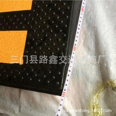 斜公路减速板斜坡减垫橡胶ULE减速板线槽速带过线板家直供缓冲厂