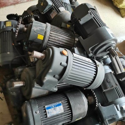 齿轮减速电机,0.75千瓦1比15,1:20的都有,有看上的