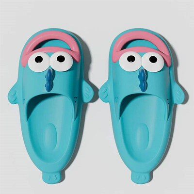 Women wearing slippers for summer outings in 2024, new