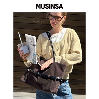 OTIE 泰德弧形包[麂皮深咖啡色] MUSINSA韩国官网直邮进口