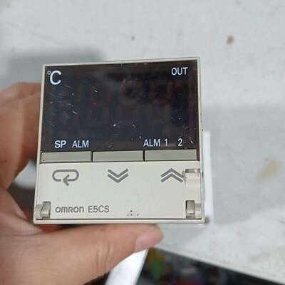 议价欧姆龙温控器E5CS-R1KJU-WE5CS-R1KJE5CS-Q1KJ