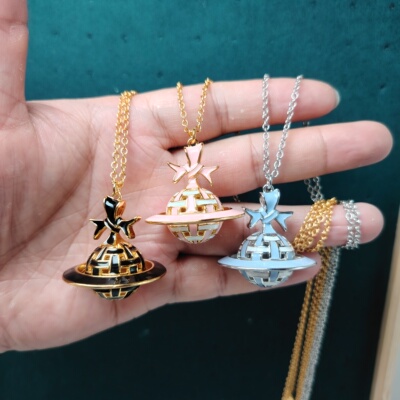 《现货秒发》土星奶油色丝带编织立体星球项链珐琅镂空吊坠毛衣链