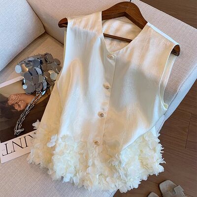 小香风花瓣马甲上衣2026新款设计