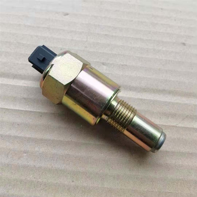 适配东风新天龙车速里程传感器雷诺霸龙电子码表感应塞速度传感塞