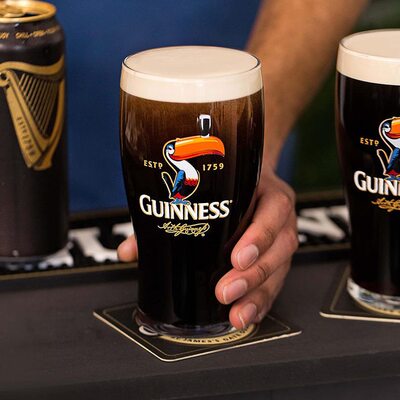 甄选GUINNESS健力士巨嘴鸟啤酒杯德国慕尼黑黑啤杯精酿啤酒杯