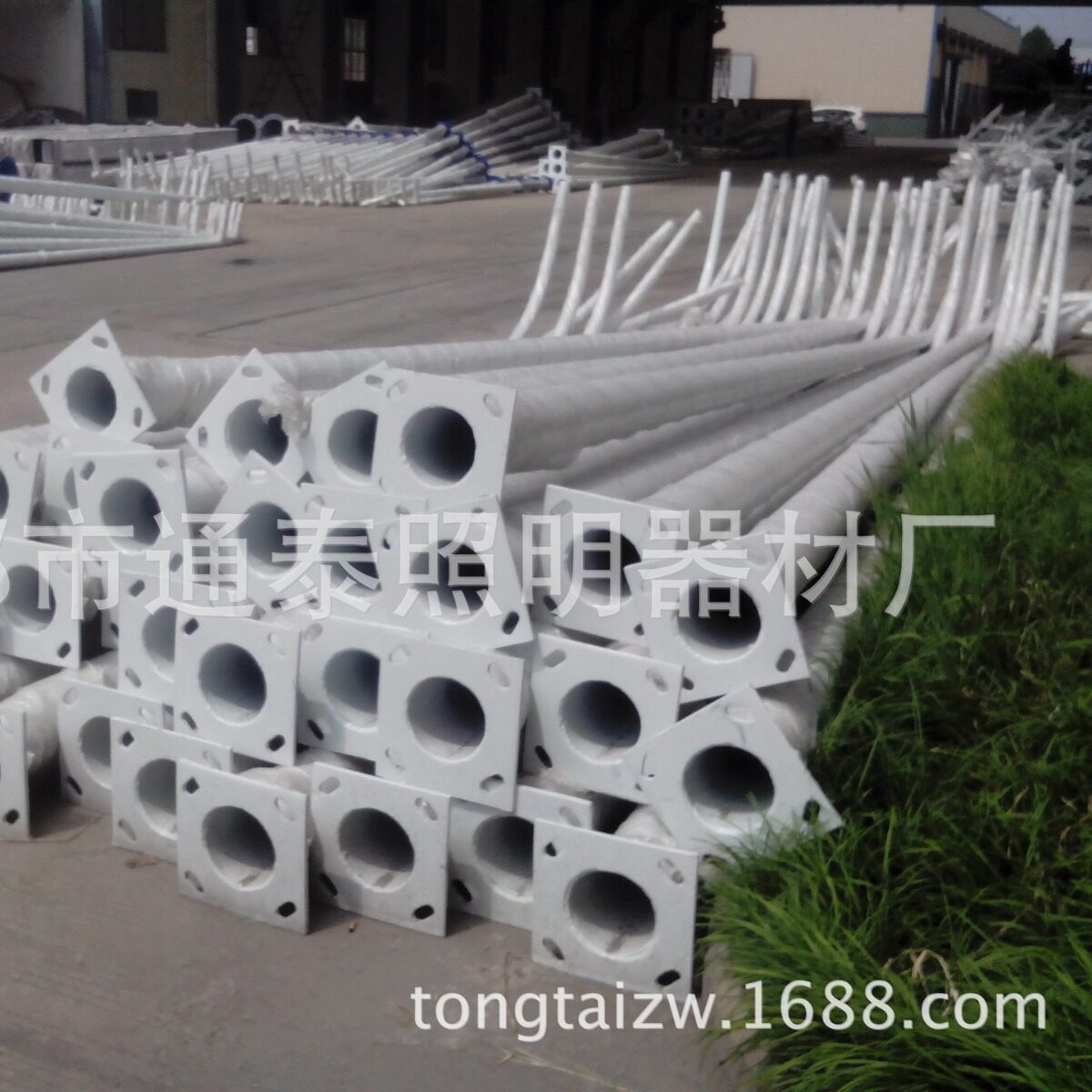 通泰照明器材厂供应长沙市路灯招标工程-8米自弯臂道路灯杆路灯杆