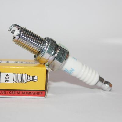 电阻NGK火花塞DCPR7E适用于铁马400沙都流浪者D7EA  DCPR6E
