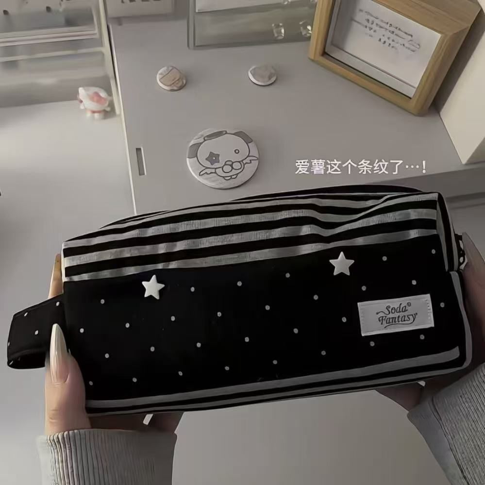 新款黑色条纹慕斯笔袋软绵绵大容量耐脏高颜值格纹学生文具收纳袋