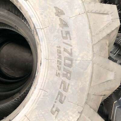 伸缩臂5吨叉车轮胎445/70R22.5  18R22.5 人字钢丝真空工程轮胎