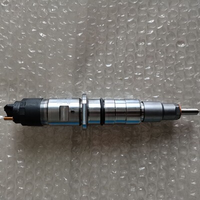 推土机D65EX-17喷油器6746-11-3100原厂原装