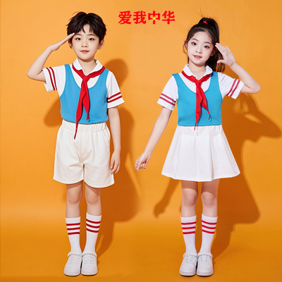 儿童奔跑在阳光下向未来舞蹈服