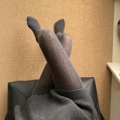 格雷系竖纹显瘦微透质感波点点缀！慵懒感连裤袜老钱穿搭~真的jue