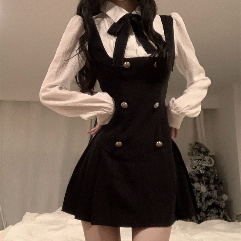 秋季2026年新款女富家千金收腰显瘦学院法式背带假两件连衣裙子女
