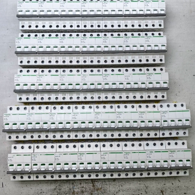 施耐德ilNT125 32安隔离开关成色一般绿标有掉漆 ~议价