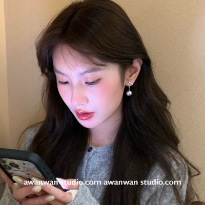 阿婉Wan灰豆~秋冬高级感真多麻高档强光珍珠轻奢耳钉一款两戴