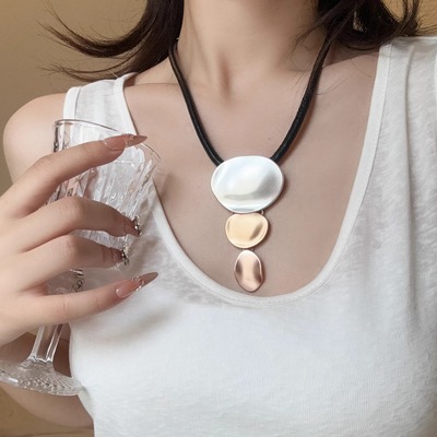 夸张金属拉丝几何撞色黑绳项链女