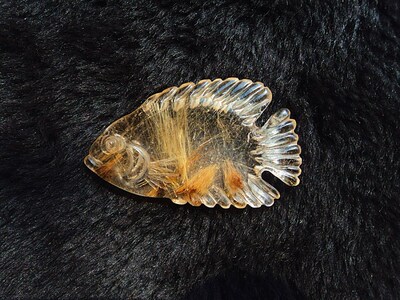 龙王鳌犷水晶天然钛晶金发晶小鱼吊坠 高47×28×7mm13g