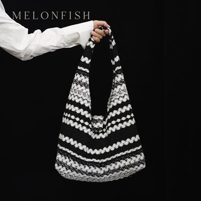 意大利进口羊毛针织黑白托特包